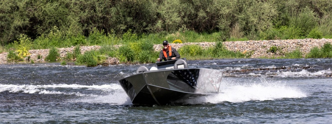 Chinook XL Mid-Engine CC - Rogue Jet Boatworks
