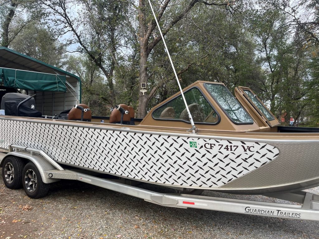 25′ Chinook – photo 5 – Rogue Jet Boatworks